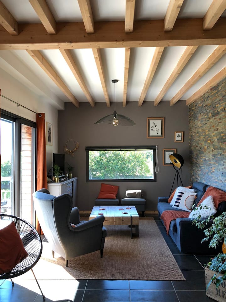 Maison Chaleureuse Et Conviviale Avec Piscine - France