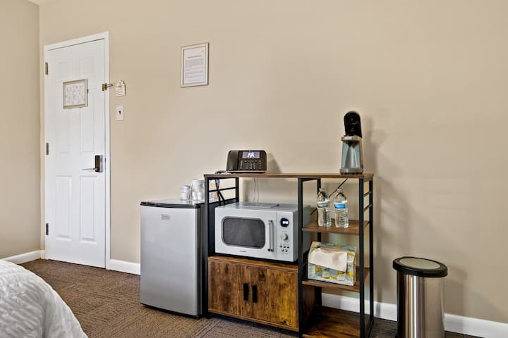 Suite 103 - One-bedroom Queen Suite - Jersey Shore, NJ