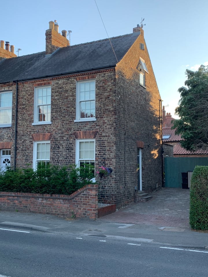 Modern, Self Contained Annex With Free Parking - York