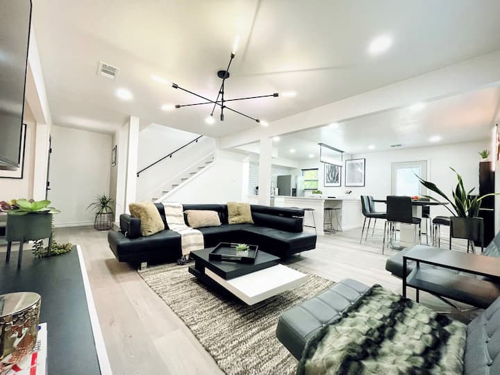 Illumination Home *Walk To At&t Stadium: 5 Bedroom - Fort Worth, TX