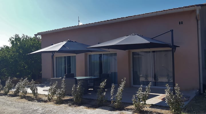 Gîte Au Calme Avec Piscine Partagée - Apt