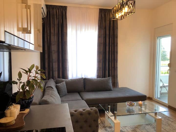 Lovely Condo,minutes Away From The Beach - Montenegro