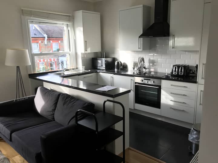 2 Bedroom Apartment In Queens Park, London W9 - Central London