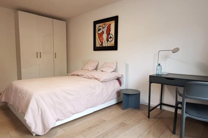 Beautiful Apartment By The Park - Cologne