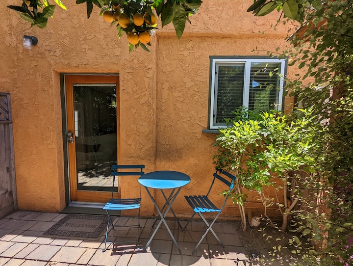 Purple Door Casita Near Beach And Downtown - Ventura, CA