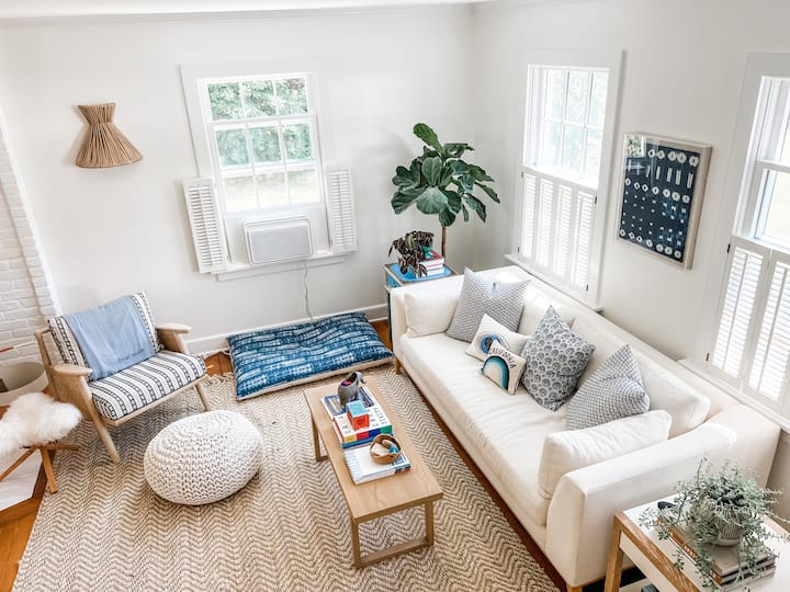 Bright & Cheerful Island Home - Oak Bluffs, MA