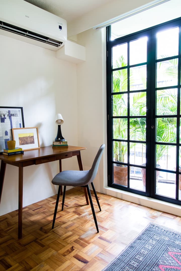Rare & Quaint 1 Br W/ Balcony In Makati. - Makati