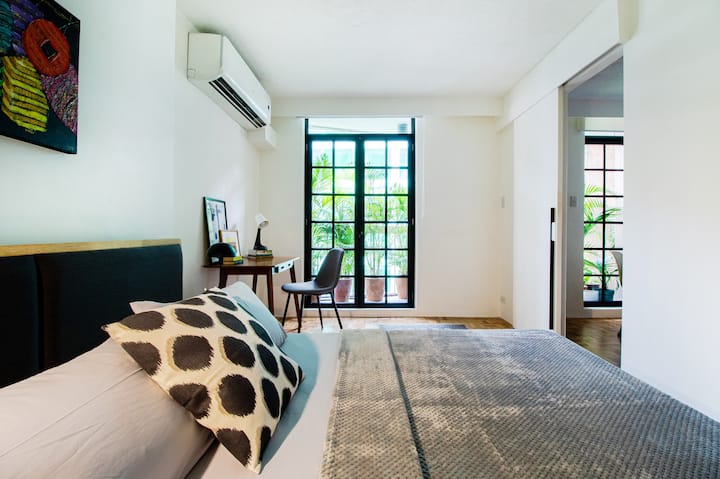 Rare & Quaint 1 Br W/ Balcony  In  Makati. - Makati