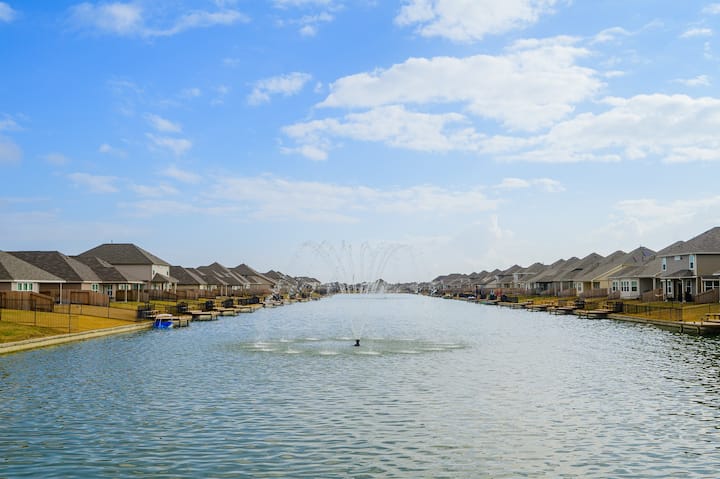Adami Waterfront Vacation Home Hosted By H&l Llc - Katy, TX