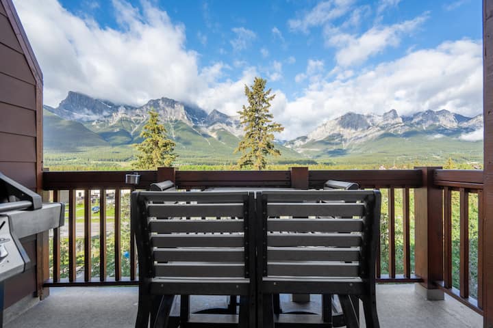 Mountain View Penthouse -2 King Bedrooms/3 Beds - Canmore