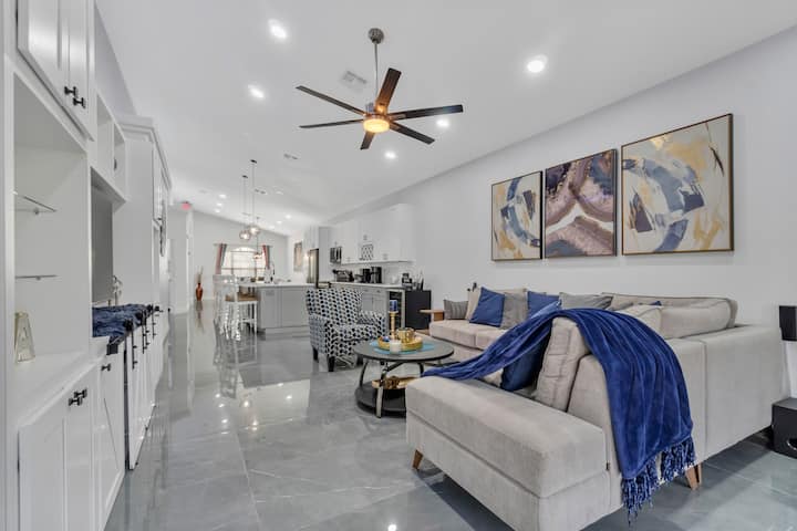 Luxury Home!! 4beds/3b. Private Pool! - Davenport