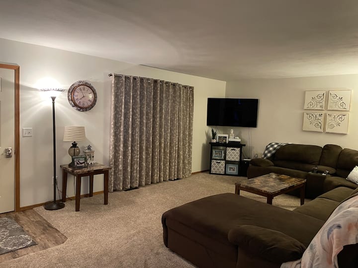 Comfortable Two Bedroom Stay, Close To Eaa. - Oshkosh, WI