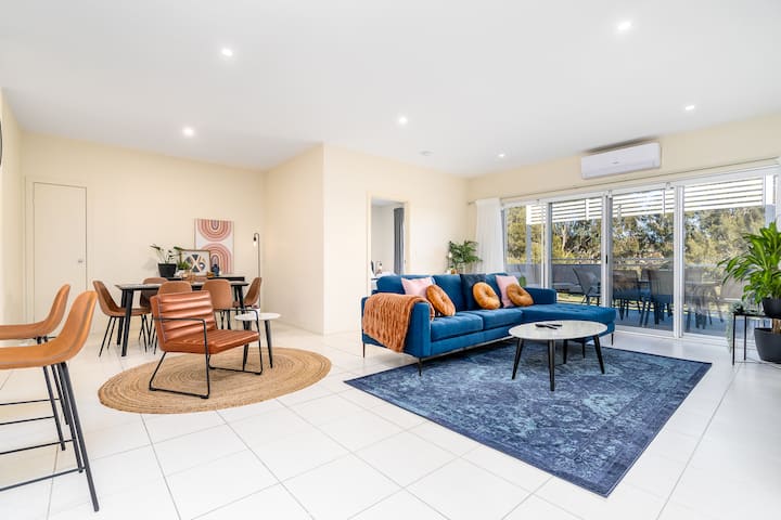 Captivating 3br/2ba Apt Close To Dickson Shopping! - Canberra
