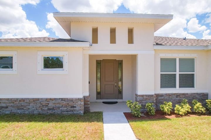 Lovely Peaceful New Home. - Palm Bay, FL
