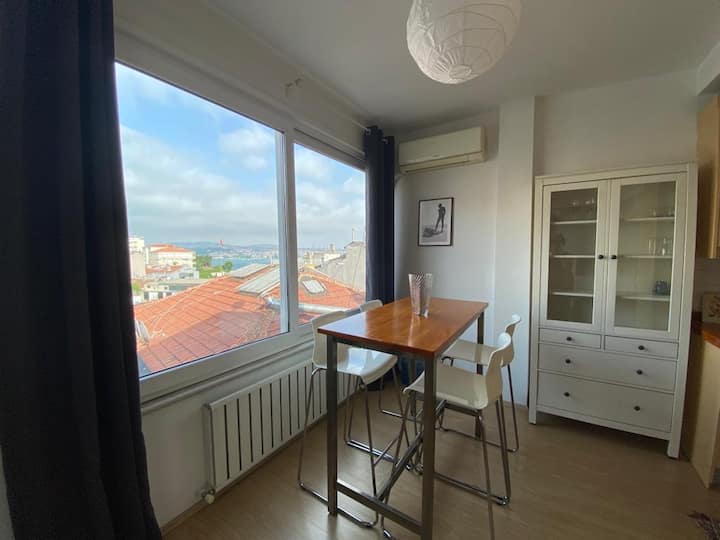Cute Flat With Bosphorus View & Great Location - İstanbul
