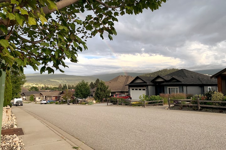 2 Bedrooms 2 Baths With Panoramic Views - Kelowna