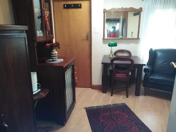 2 Bed And Bathroom In Established Guesthouse - Carletonville