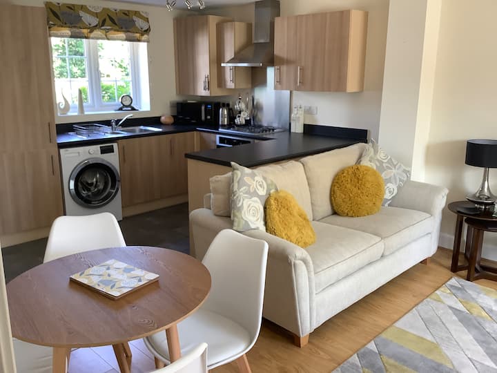 Lovely One Bedroomed Apartment With Free Parking - Solihull