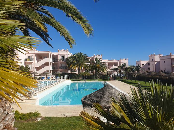 Top-floor 2 Br Holiday Home With Sea View And Pool - Luz