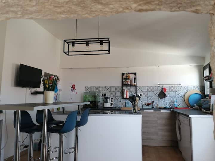 Agréable Maison De Ville Avec Parking - Loupian