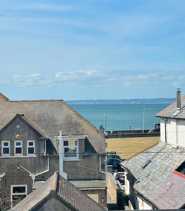 Lovely Big 3 Bedroom Maisonette Close To The Beach - Llandudno
