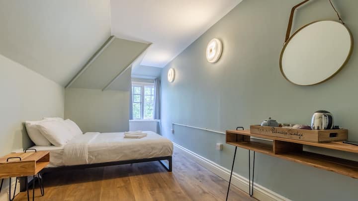 Private Double Room With Shared Bathroom - London