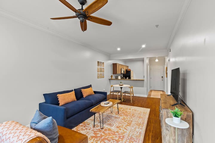 Beautiful Apartment Steps From Downtown Auburn - Auburn, AL