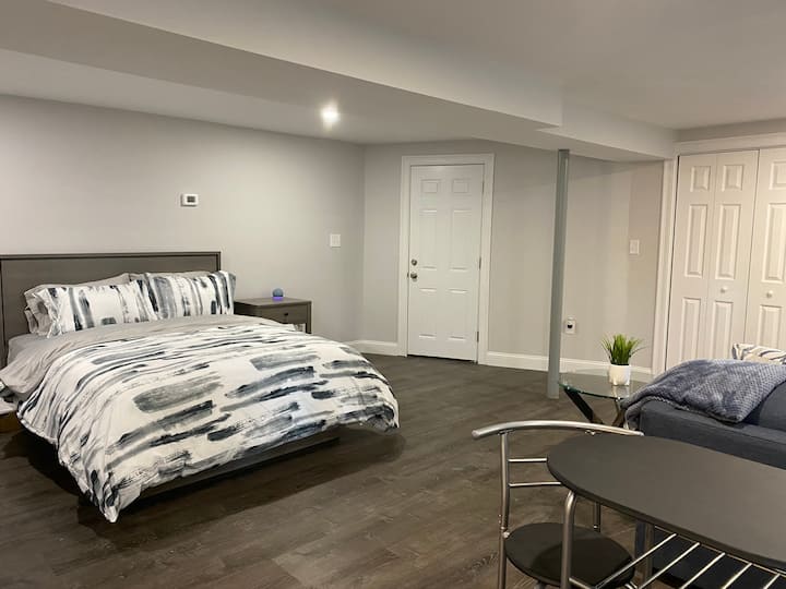 Newly Renovated Oversized Studio Unit - Quincy