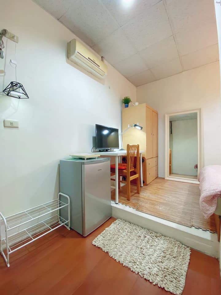 火車站捷運站走一分/1ｇ網速/洗衣機/飲水機/西門町/台北101/饒河夜市/獨立的衛浴/河濱運動公園 - Taipei