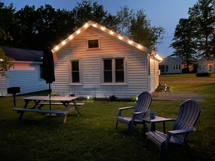 Super Cute Gotl Two Bedroom Lake Erie Cottage - Geneva-on-the-Lake, OH