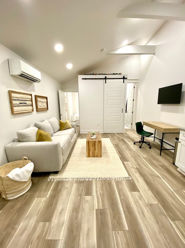 -- Comfy Unit -- - Metairie, LA