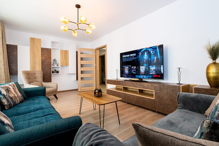 Pentha Apt | Stylish And Spacious Near Coresi Mall -