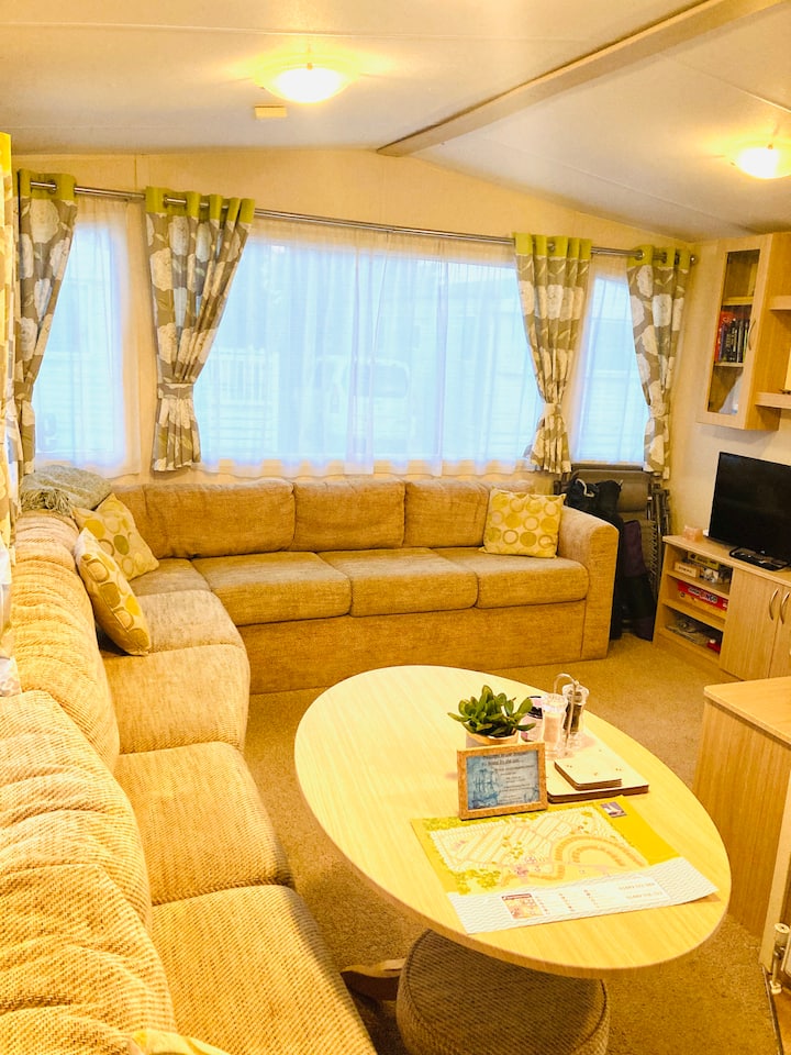 Charming 2 Bedroom Static Caravan Home By The Sea - Isle of Wight