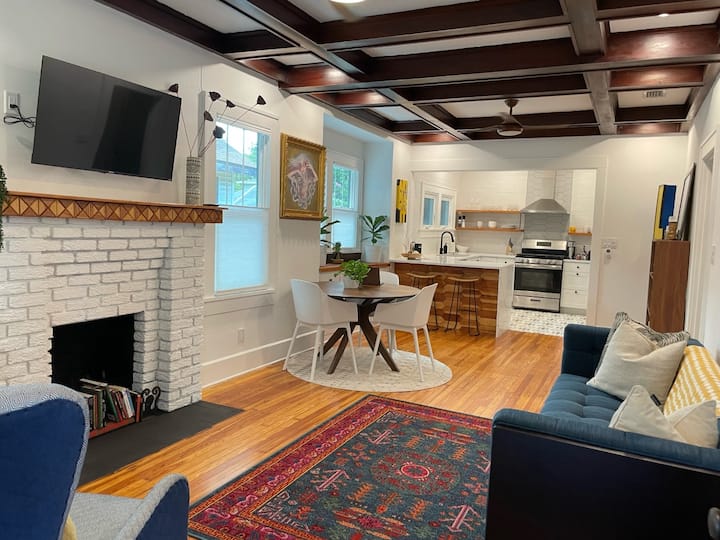 Adorable Bungalow - St. Petersburg, FL