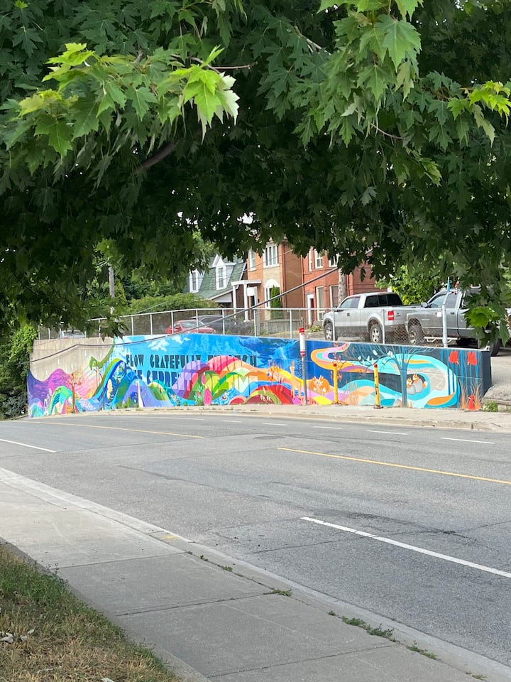 Adorable 2-bedroom Place With Free Parking - Toronto