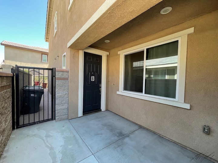 Private Entry Entire Cozy 1 King Bed Suite - Orange County, CA