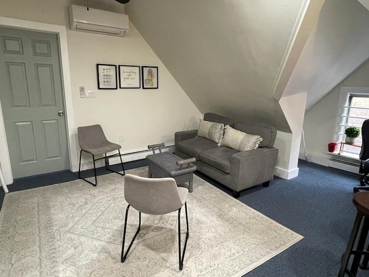 Private Room In A Renovated Modern Apartment! - Staten Island