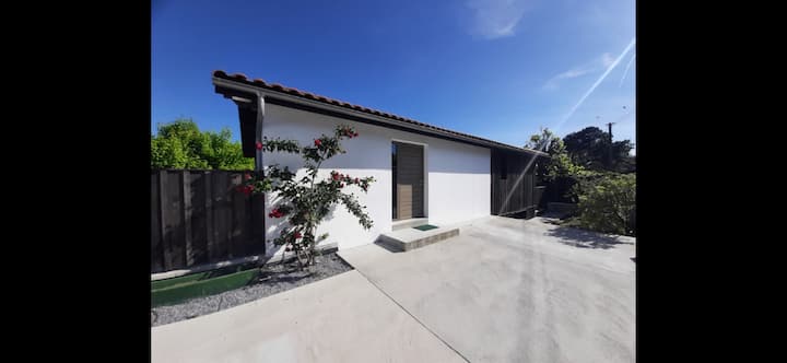 Maison Familiale Dans Le Quartier De Montbrun - Bidart