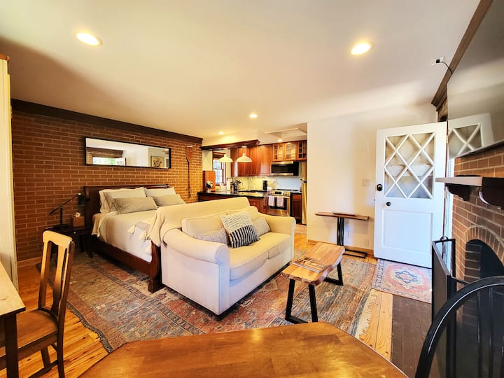 Washington Family Historic Property~upper Studio - Alexandria, VA