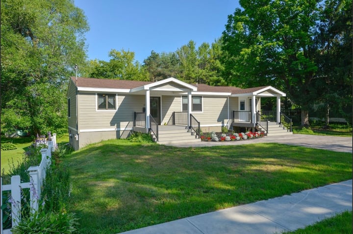 Cozy 3 Bedroom Home With On Premise Parking - Alexandria Bay, NY