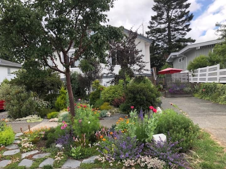 Comfortable 2 Bed Garden Suite. 30 Day Minimum. - United States