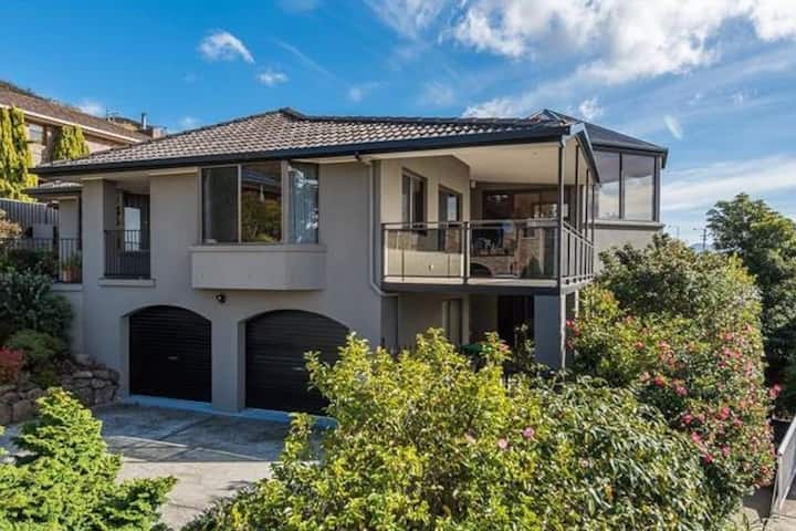 A Comfortable 2 Bedrooms Living Sapce In Sandy Bay - Kingston, Australia