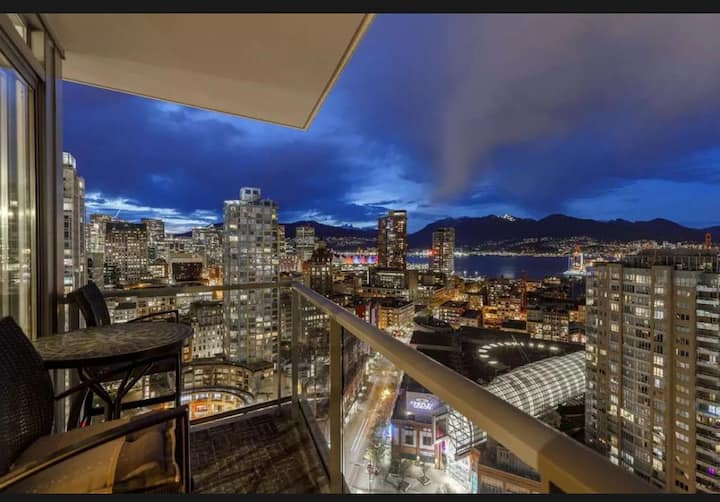 Skyline 2 Br Condo Surreal Mountain & Water View - Vancouver