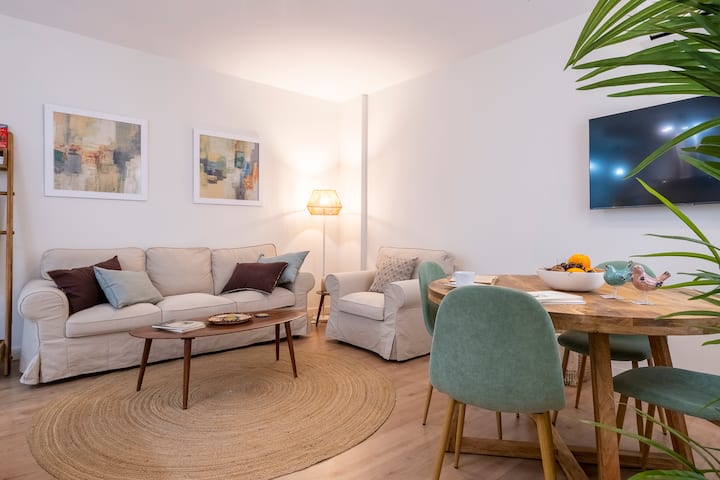 Lucia De Triana . Free Parking - Seville, Spain