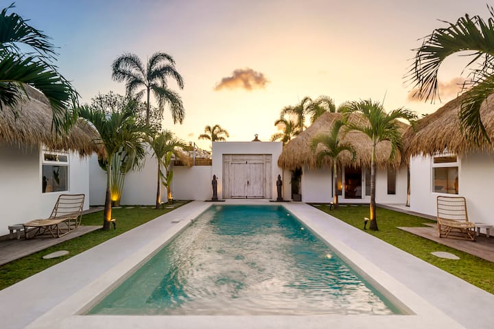 Tropical Oasis 5bd Villa In The Heart Of Seminyak - Seminyak