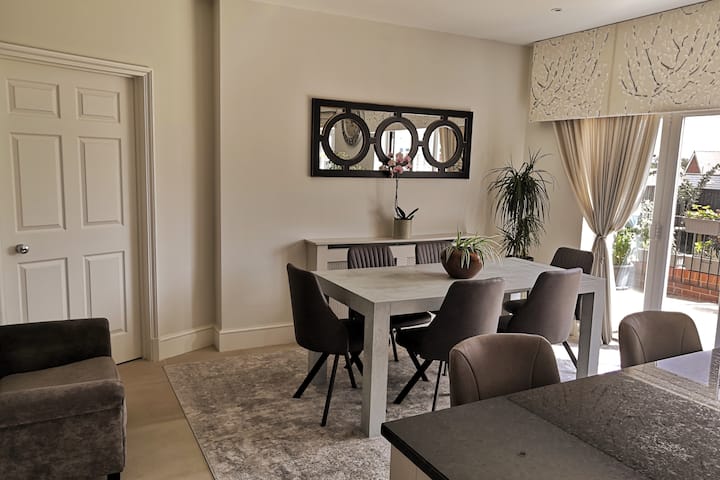 Stylish Room With Ensuite + Private Office/lounge - Dover