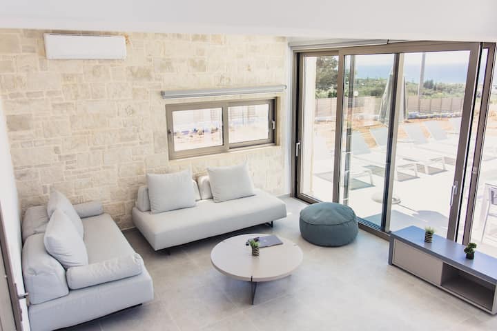 Starlight Villa Guro - 4bd, 4ba, 4min To Beach - Greece