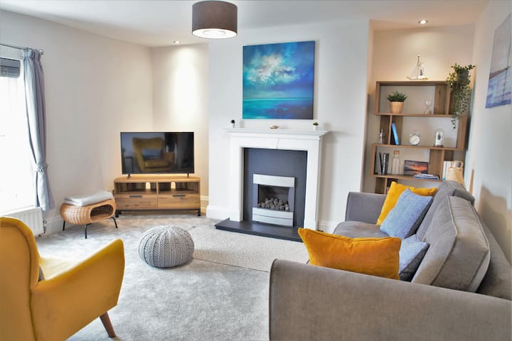 Penthouse By Llandudno Pier | Sleeps 4 Guests - Llandudno