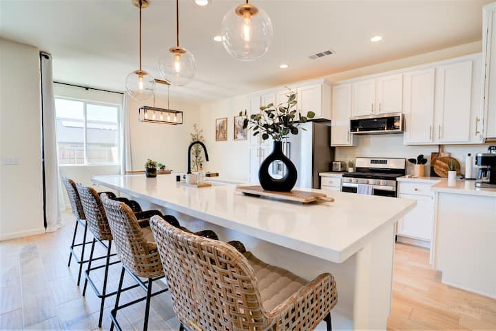 Backyard Oasis Near Sequoia Park - Visalia, CA