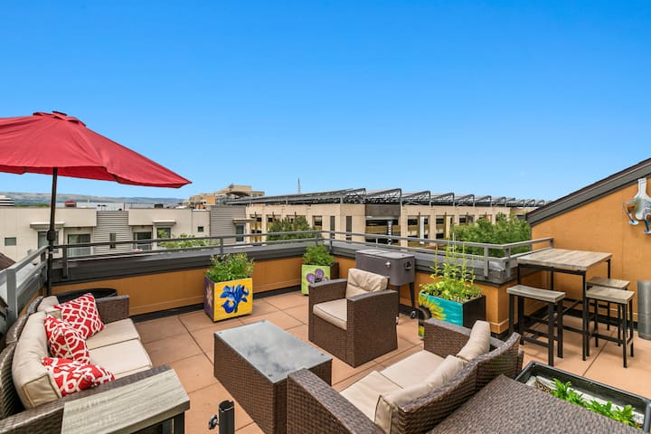 3+ Bedroom & Rooftop Patio@ Belmar Shopping Center - Lakewood, CO
